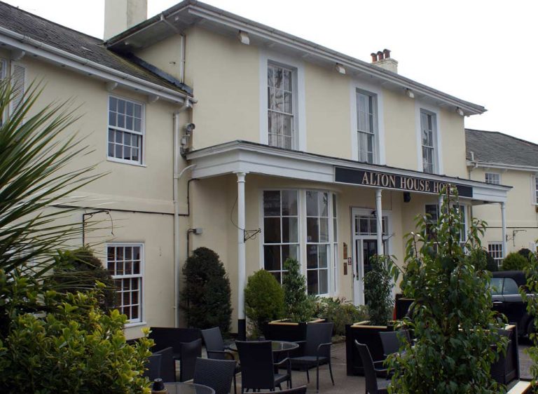 Welcome to Farnham House Hotel